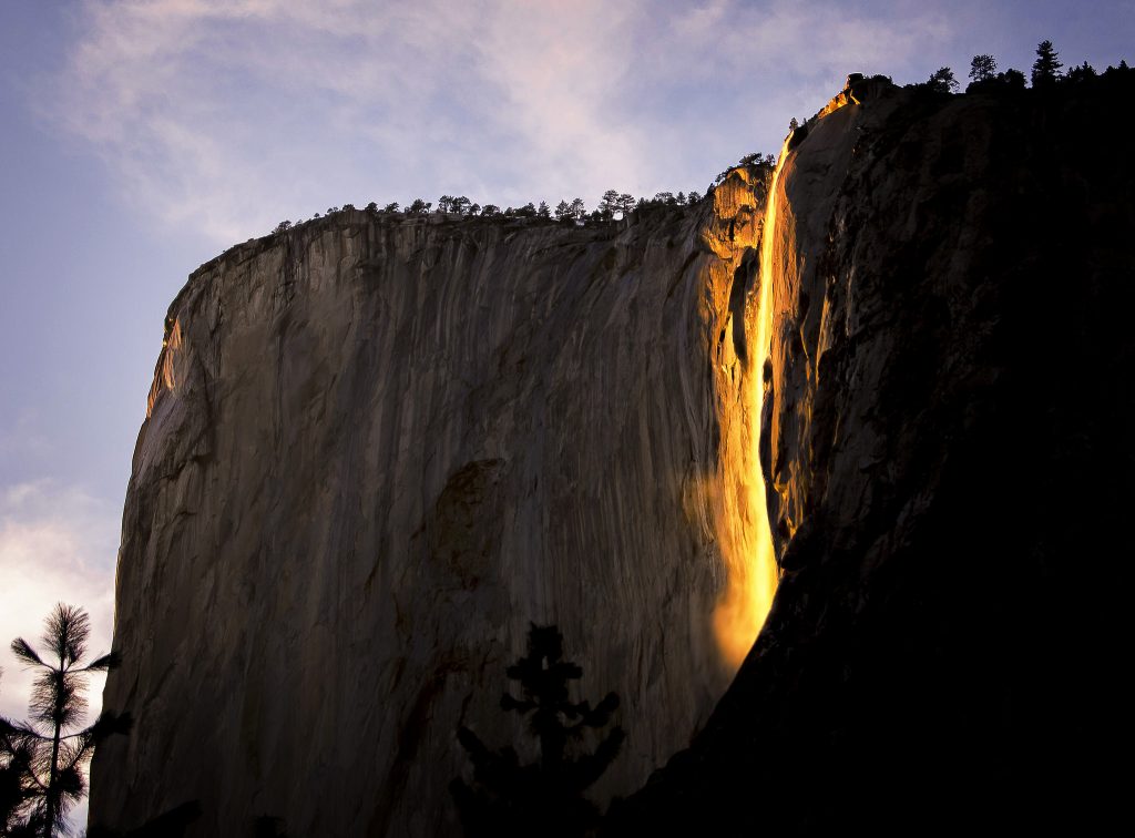 Yosemite Firefall - une rare cascade de feu dans le Yosemite National ...