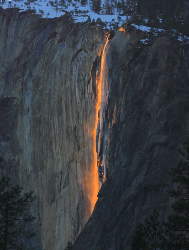 Yosemite Firefall - une rare cascade de feu dans le Yosemite National ...