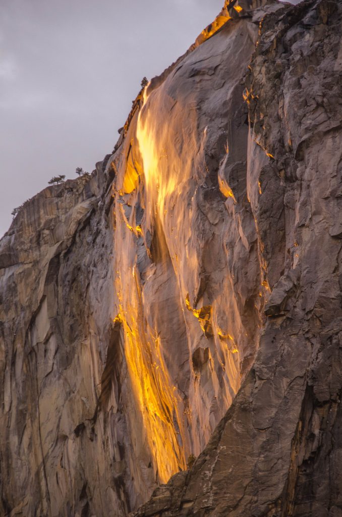 Yosemite Firefall - une rare cascade de feu dans le Yosemite National ...