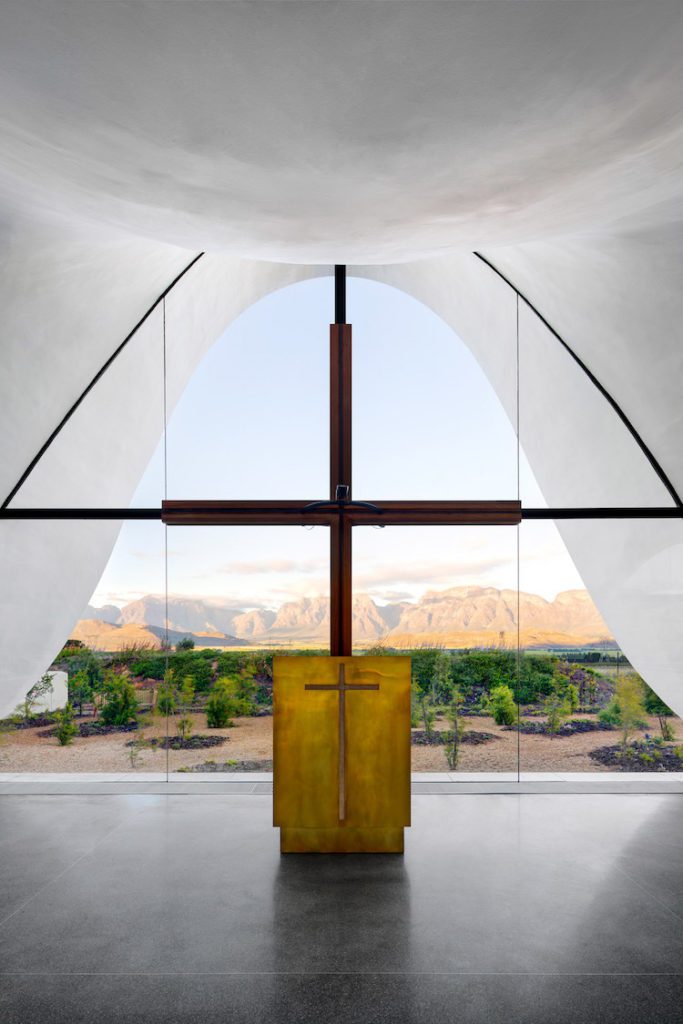 The Bosjes Chapel: une chapelle moderne au toit virevoltant - 2Tout2Rien