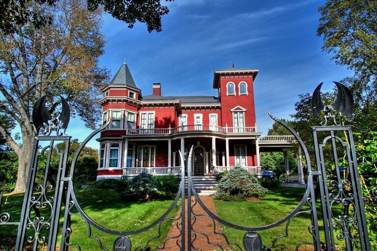 L'effrayante maison de Stephen King à Bangor dans le Maine - 2Tout2Rien