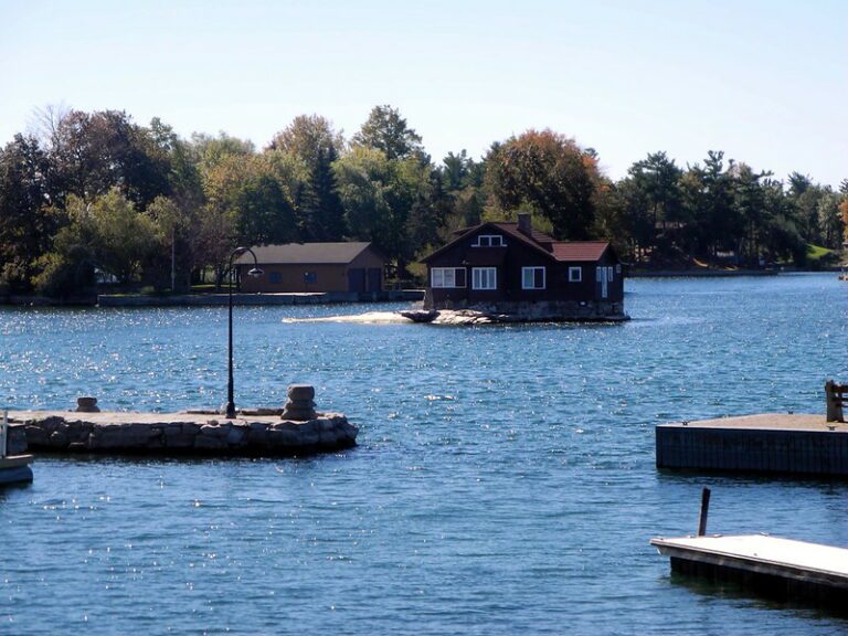 Just Room Enough Island - une maison sur une île minuscule - 2Tout2Rien