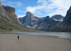 Le mont Thor - la plus haute paroi rocheuse verticale du monde - 2Tout2Rien