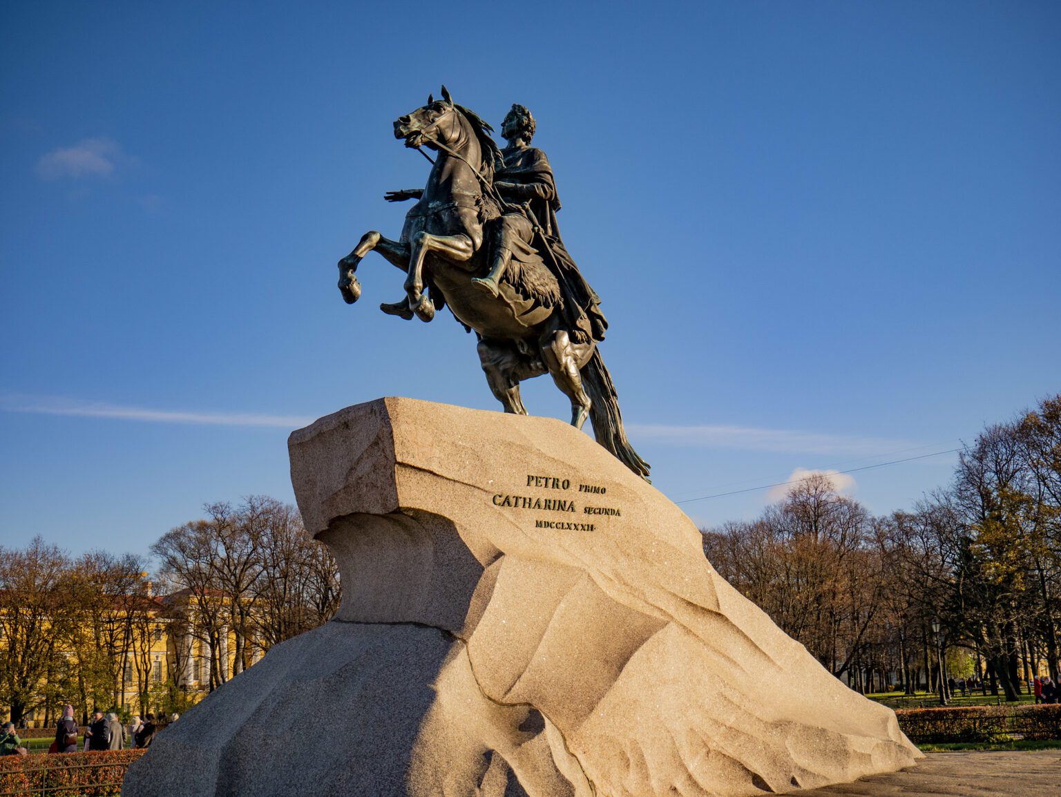 Le cavalier de bronze et la pierre de tonnerre - 2Tout2Rien