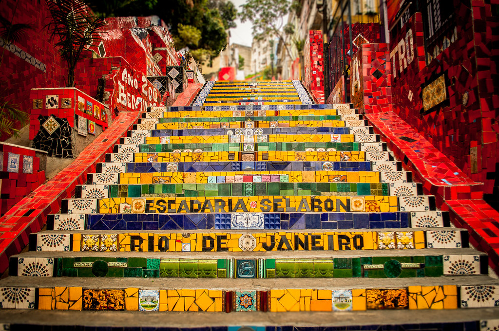 L' escalier Selaron - Escadaria Selarón - escalier en mosaïque de Rio ...