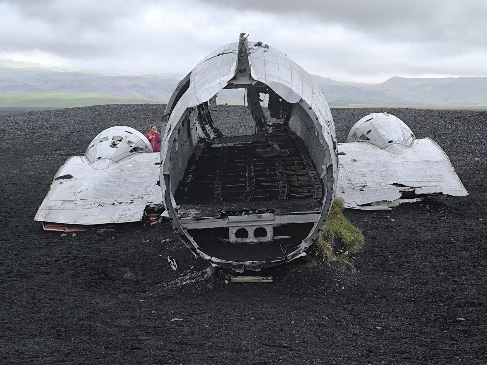 La fameuse épave d'avion sur une plage noire au Sólheimasandur en ...