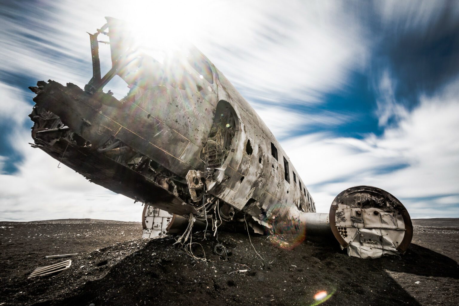 La fameuse épave d'avion sur une plage noire au Sólheimasandur en ...