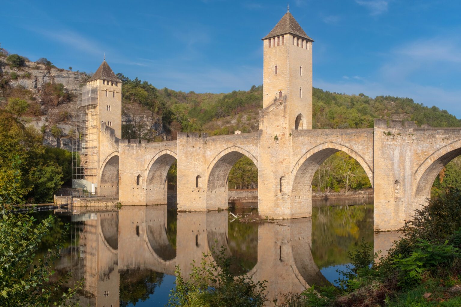 Le Pont Valentré : le gardien médiéval de Cahors - 2Tout2Rien